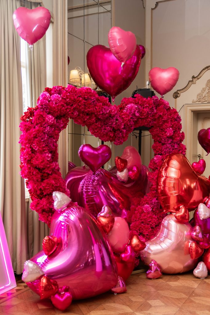 FUSCHIA PINK FLOWER HEART - Hazel Events - Prop Hire Melbourne